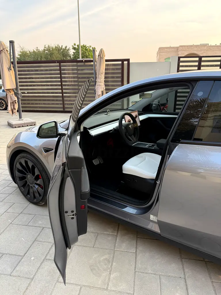 Well maintained, Lady driver Tesla model Y performance | dubizzle UAE