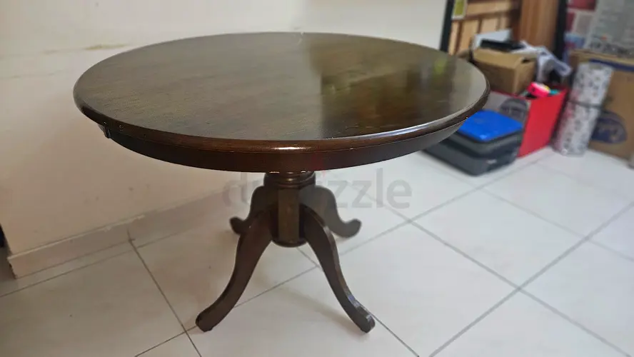 Classic Round Dining Table for Sale | dubizzle Sharjah
