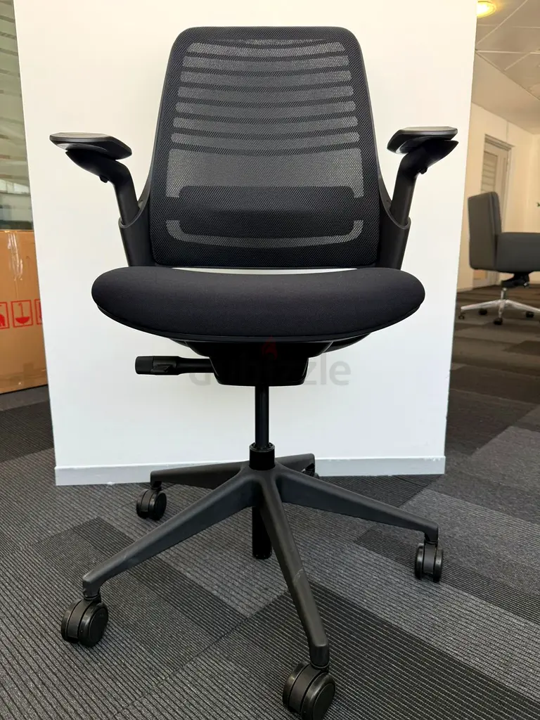 Comfortable Office Chair with Adjustable Height | dubizzle Sharjah