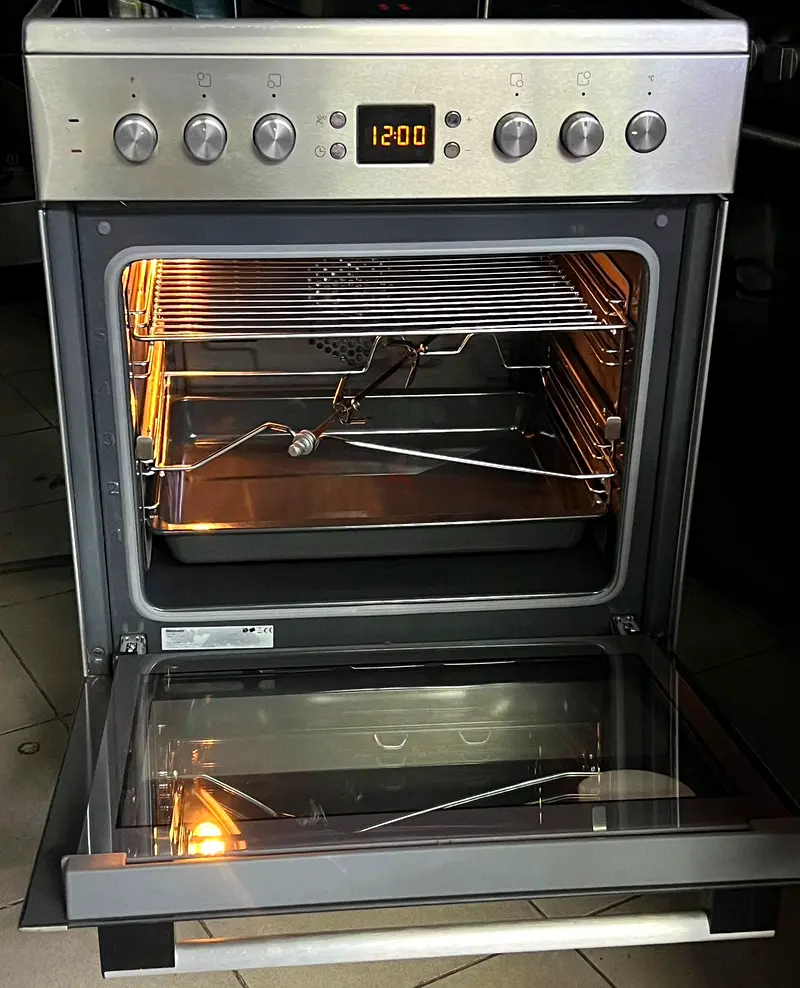 Bloomberg Electric Ceramic Stove 4 Burners 60×60cm Mint Condition ...