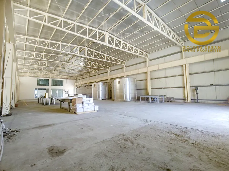 Warehouse: 200 KW Power | BIG LOADING AREA| +FITTED OFFICE | dubizzle Dubai