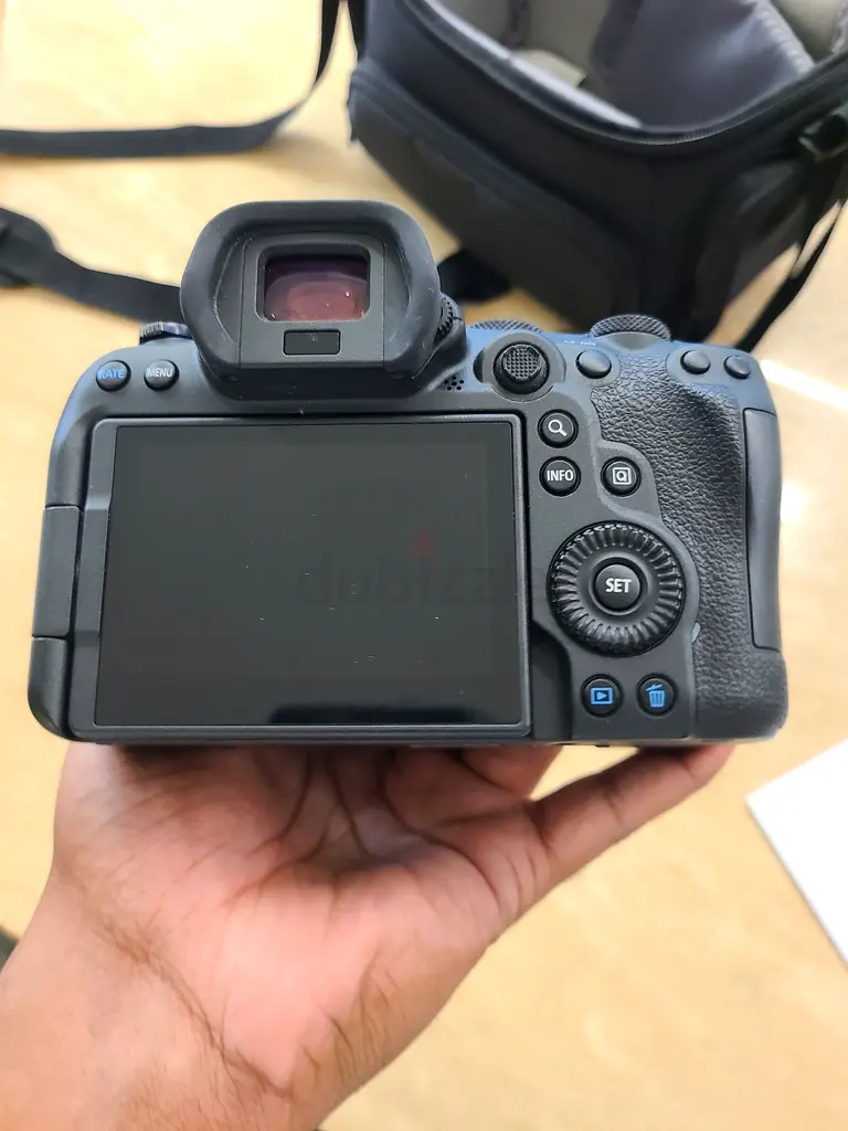 Canon EOS R6 DSLR Camera with Bag | dubizzle Dubai