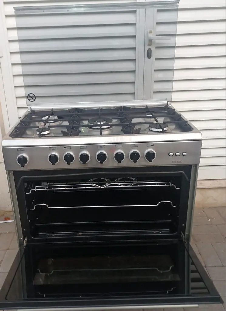Bompani Gas cooker 5burnurs for sale Neat and clean | dubizzle Sharjah