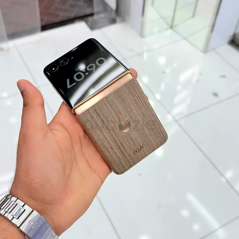 Motorolla Razr 60 Ultra 512Gb Gold Full box | dubizzle Dubai