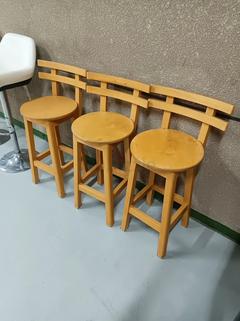 Set of 3 Stylish White Bar Stools | dubizzle Dubai