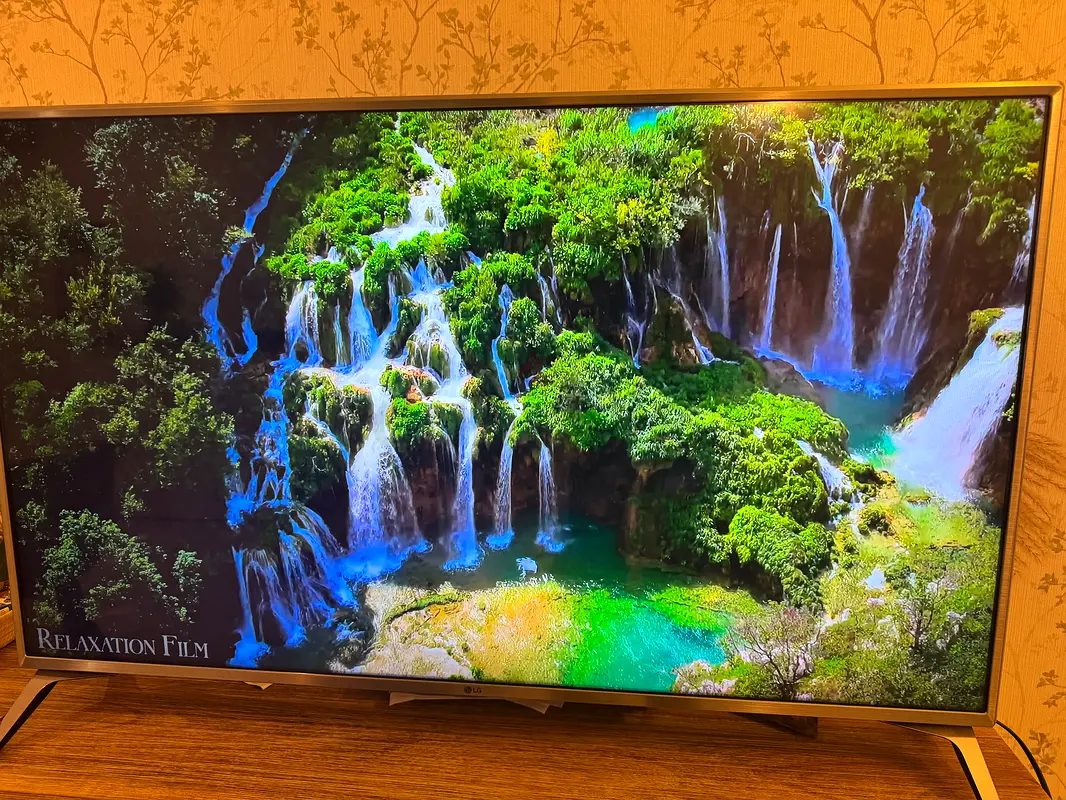 LG 49 inch Ultra HD LED TV + Google Chromecast + Wall Mount | dubizzle Dubai