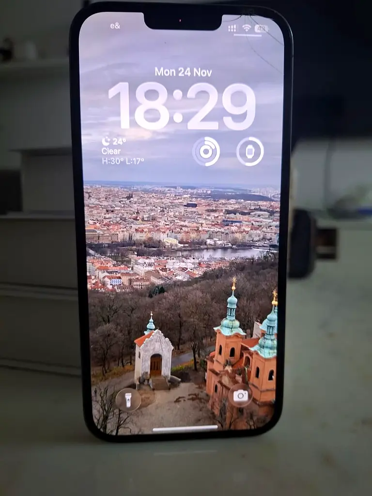 Apple iPhone 13 Pro , 128G - a little scratch on the screen but in ...