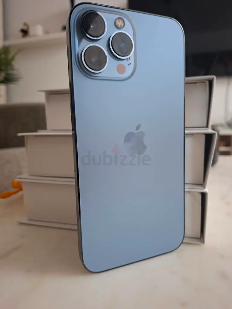 Apple iPhone 13 Pro , 128G - a little scratch on the screen but in ...