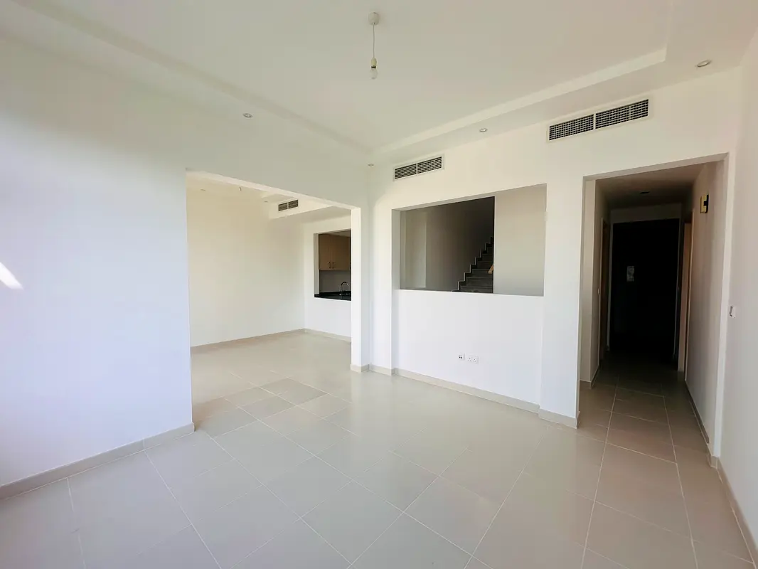 Townhouse: Elegant 4-Bedroom Villa with Maid's Room, Study & Full ...