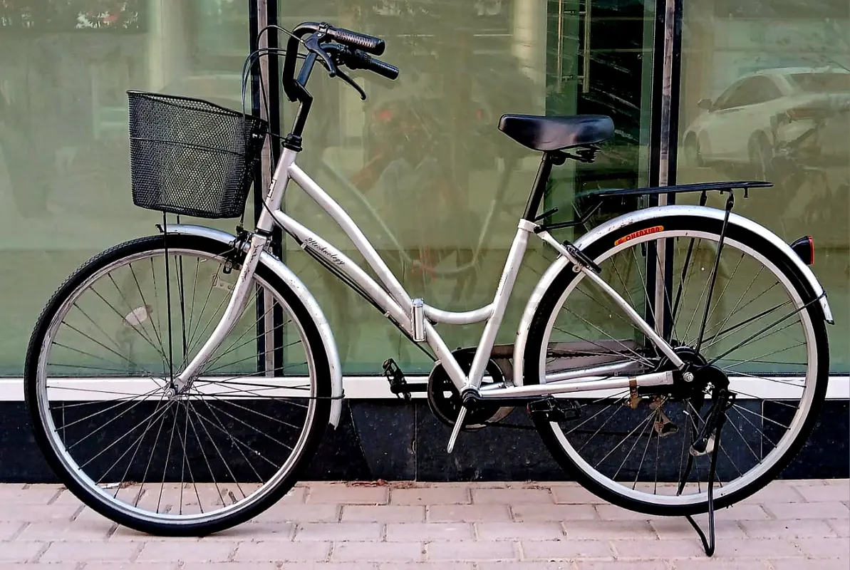Foldable High Quality Japanese imported Cruiser Bike 6 speed Shimano Perfect Condition Neat and ...