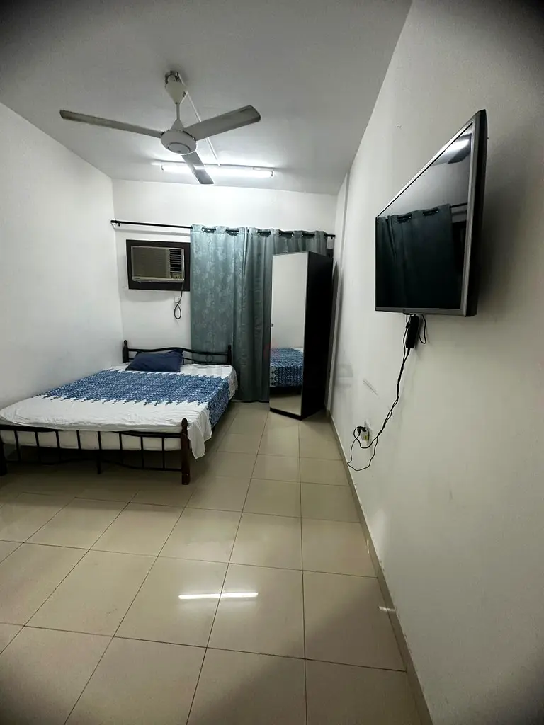 LG TV 32 Urgent Sale | dubizzle Dubai