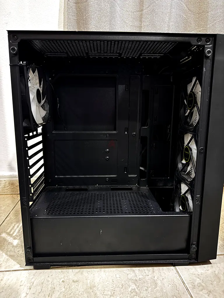 MID-Tower Gaming pc case | dubizzle UAE