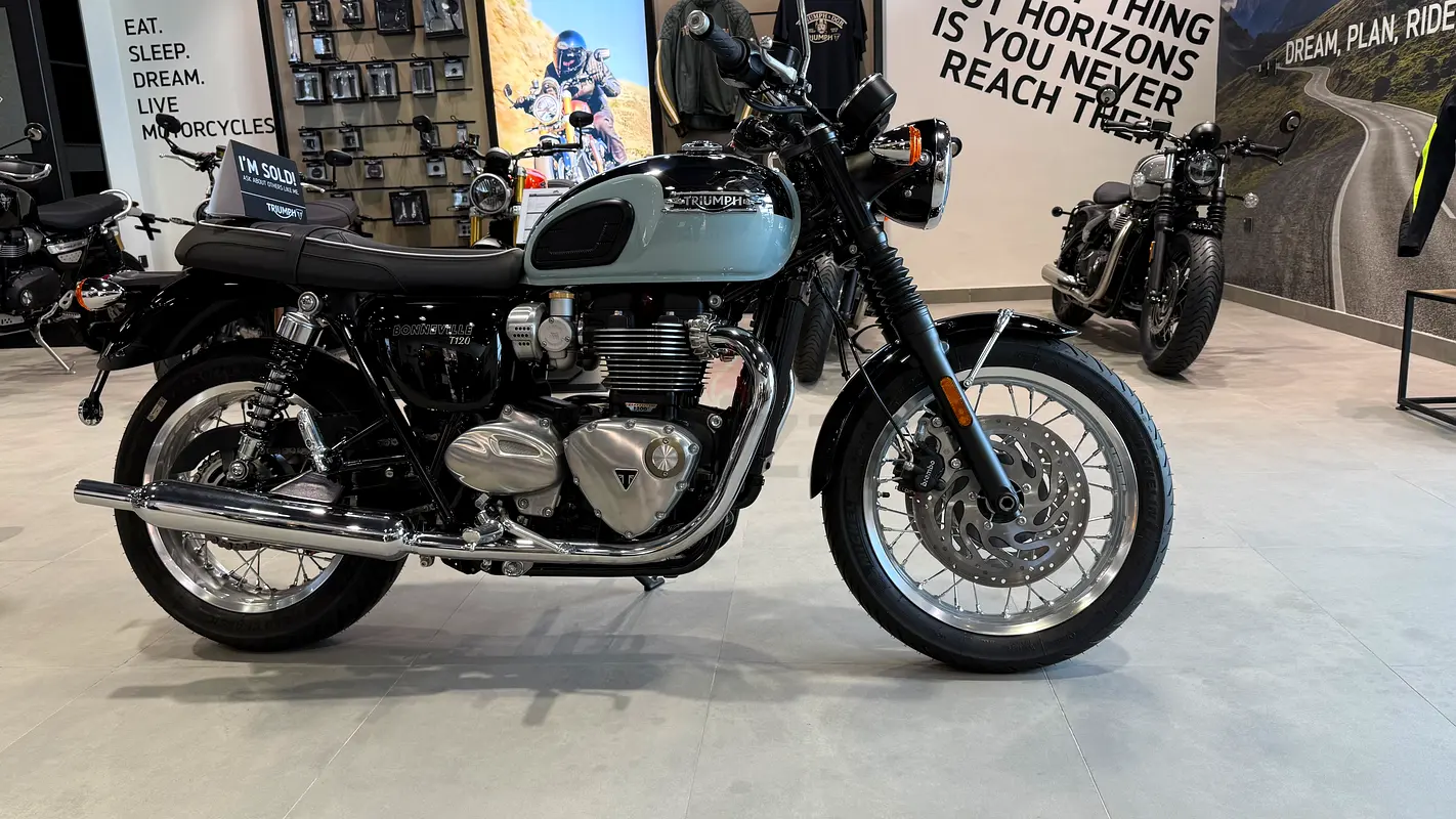 Own a timeless icon — almost new Triumph Bonneville T120 for sale ...