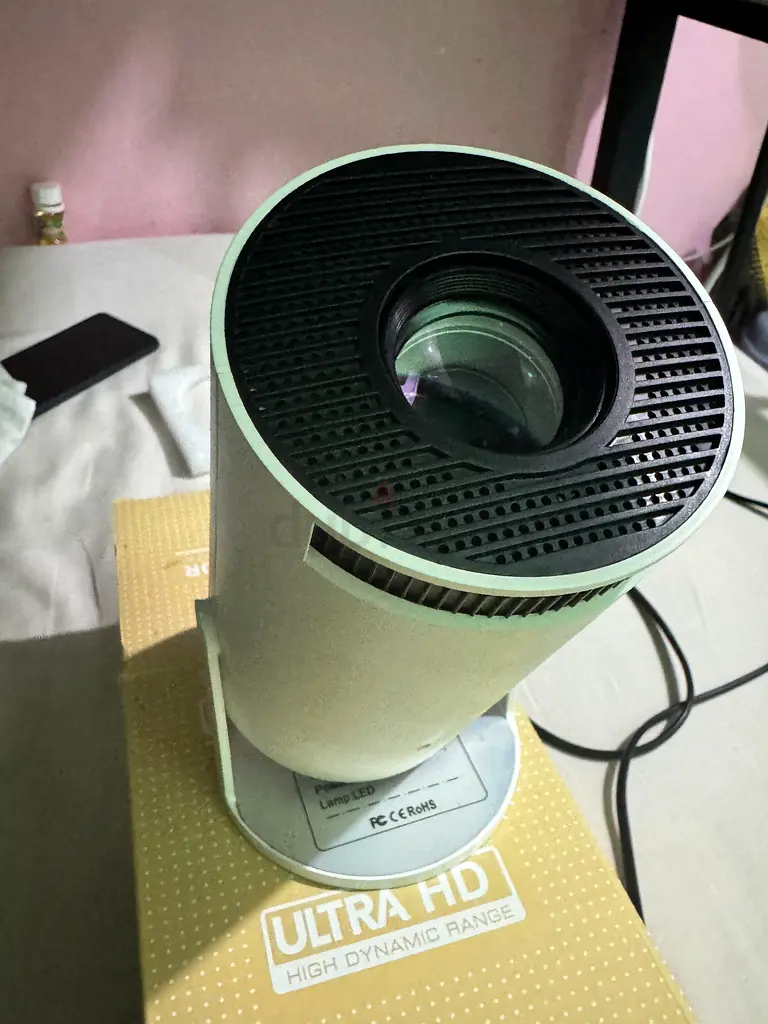 Compact and Functional Projector for Sale | dubizzle Dubai