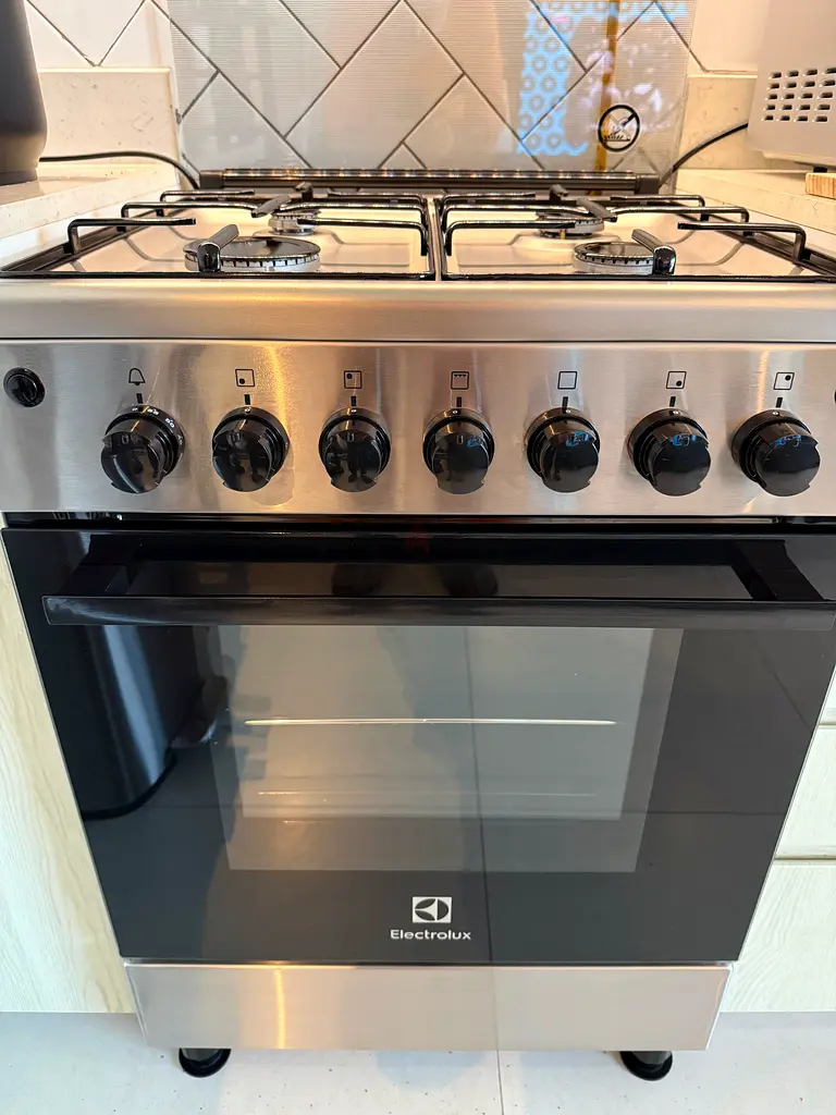 Electrolux 60x60cm Freestanding Cooker | dubizzle Dubai
