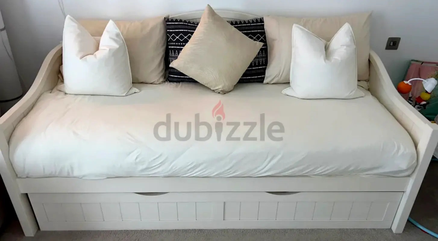 For Sale: Bed with Pull-Out + FREE Closet! | dubizzle Abu Dhabi