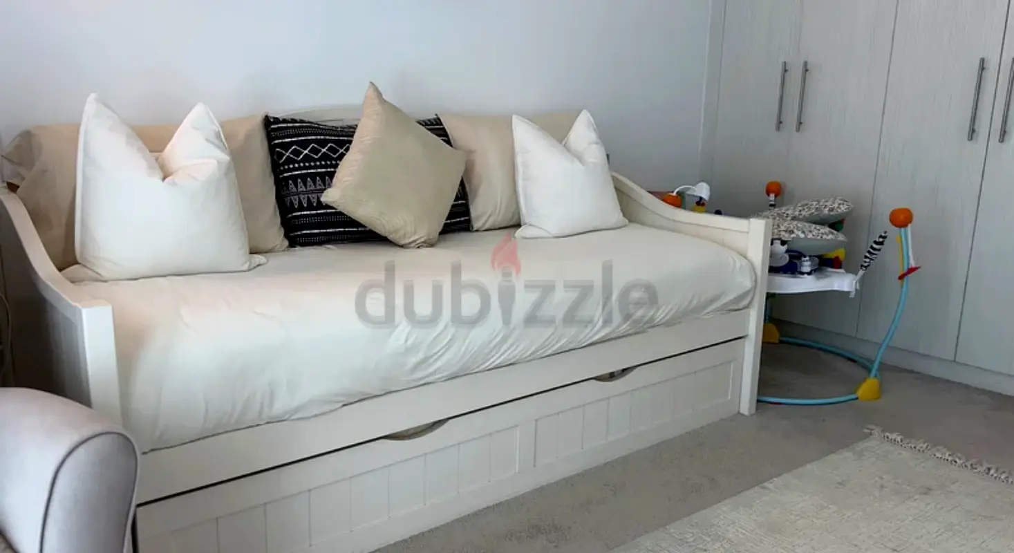 For Sale: Bed with Pull-Out + FREE Closet! | dubizzle Abu Dhabi