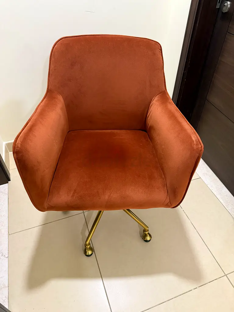 Comfortable office chair on wheels | dubizzle Abu Dhabi