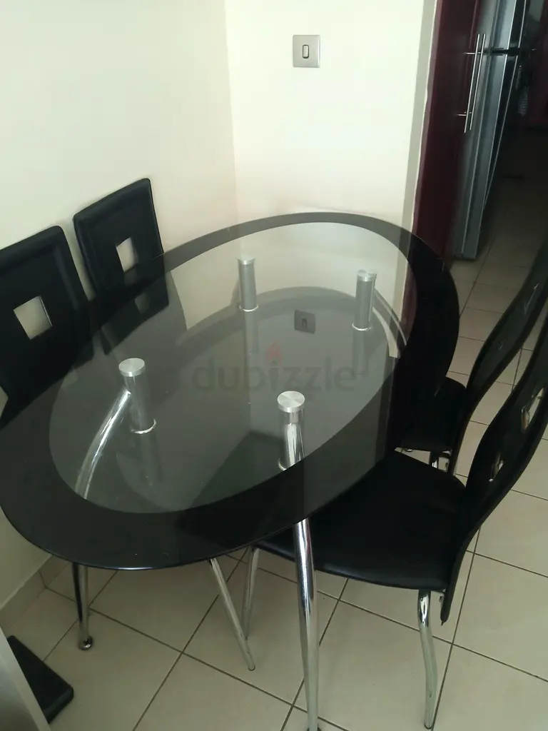 Elegant dinning table for sale family used | dubizzle Sharjah