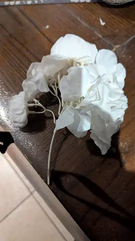 Classifieds: Beautiful Vintage White Flower Arrangement | dubizzle Dubai