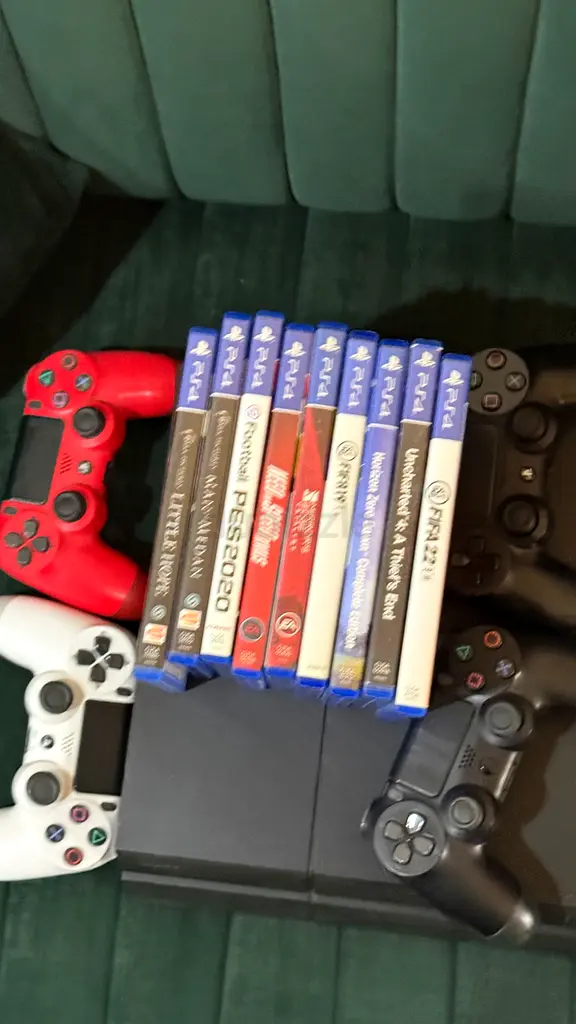 Sony PlayStation 4 with 4 joystick + 9CD | dubizzle Sharjah