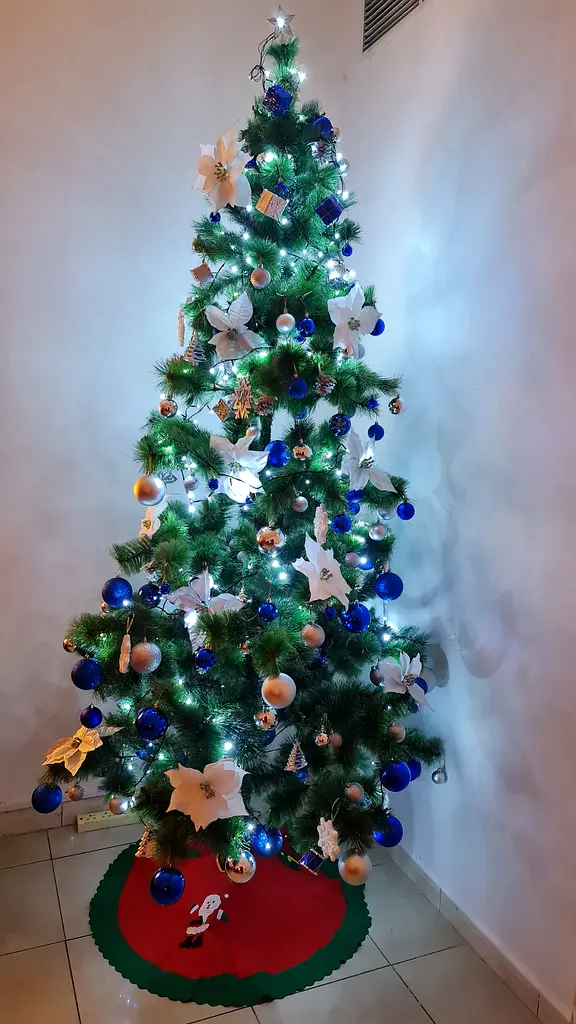 8 foot Christmas Tree (only tree) | dubizzle Sharjah