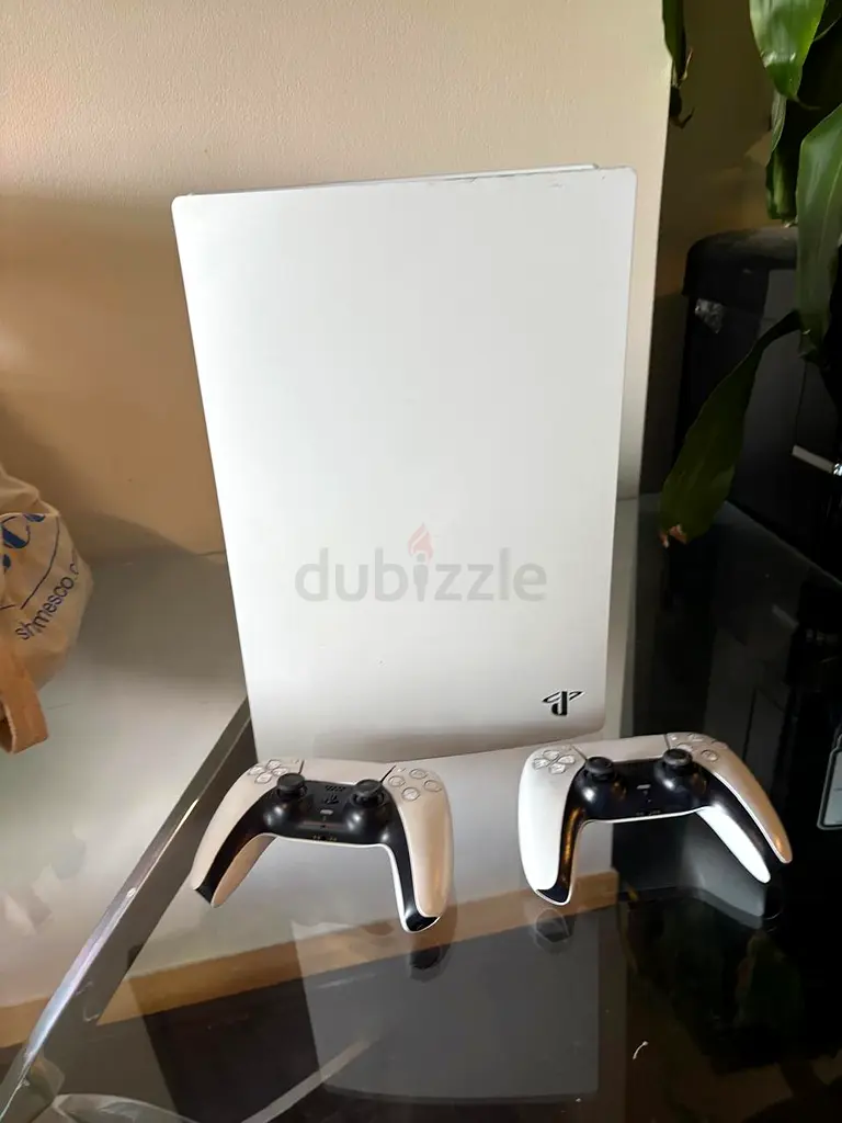 PlayStation 5 PS5 Disc Version + 2 Controllers – Excellent Condition ...