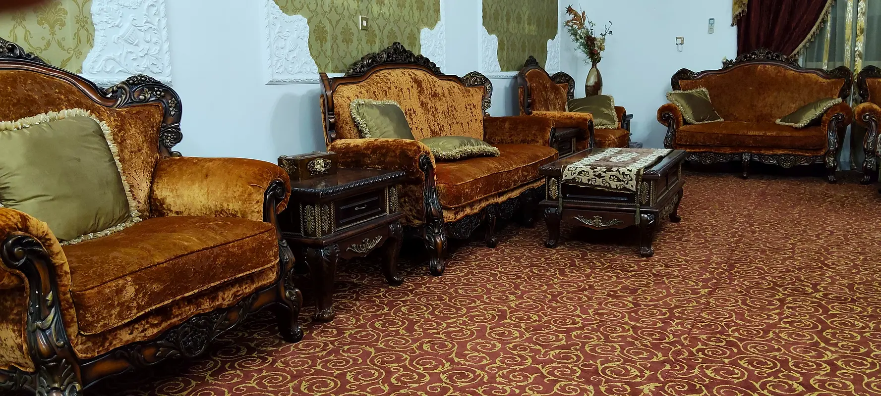 Elegant Traditional Sofa Set with Rich Upholstery | dubizzle Ras al Khaimah