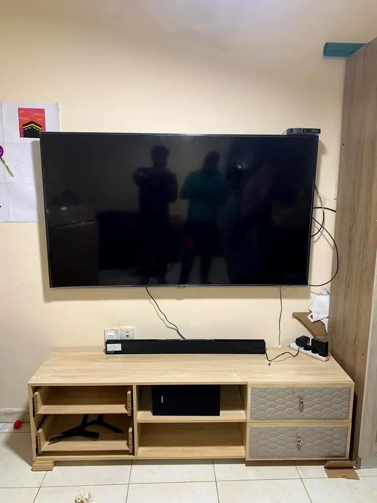 Samsung 65” LED TV with 2.1 Soundbar | dubizzle Sharjah