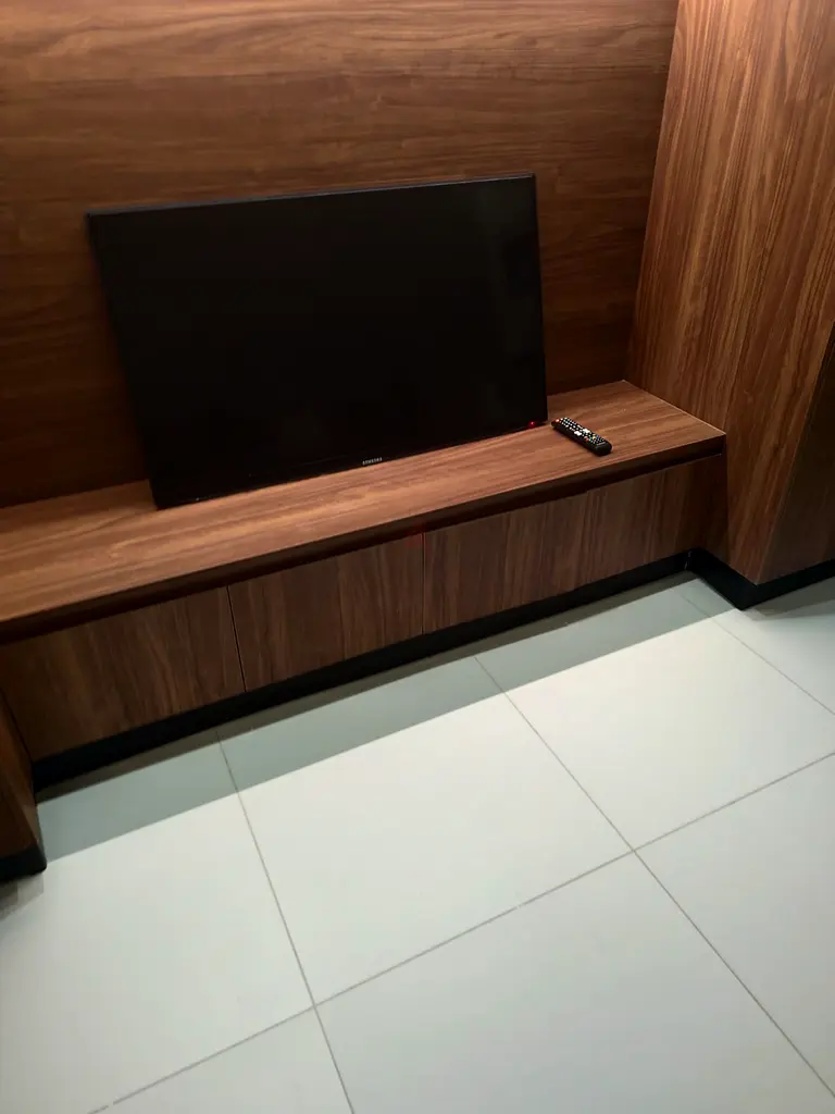 Modern Flat Panel Television in Excellent Condition | dubizzle Dubai