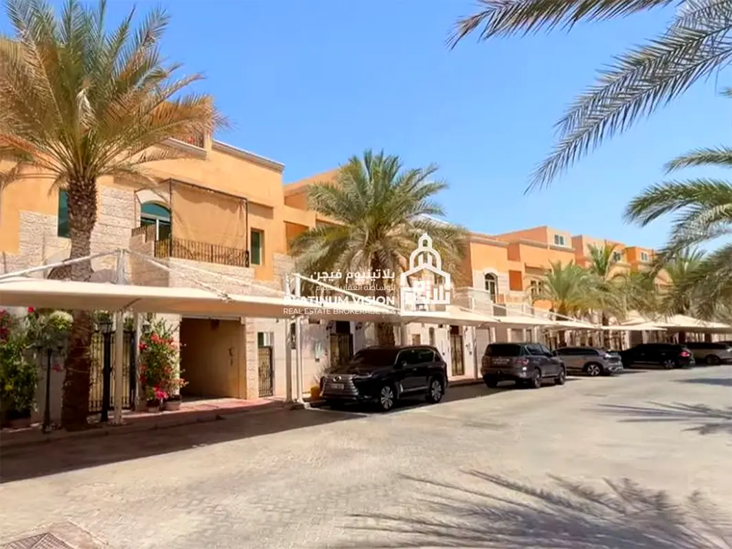 Villa: SINGLE ROW | Semi-Corner 4BR+M | Huge Plot | Private Yard ...