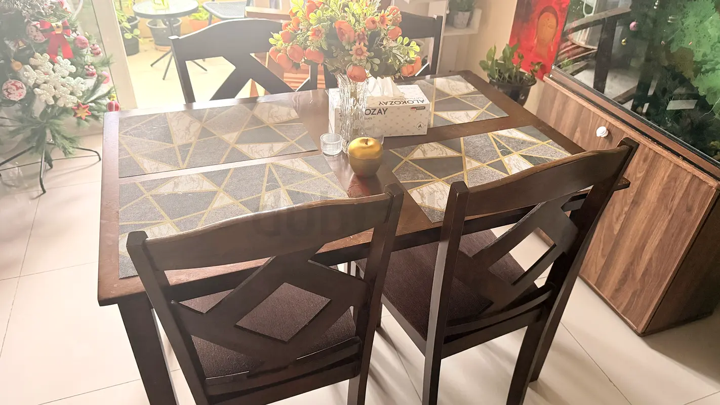 Stylish Dining Table with Chairs | dubizzle Sharjah