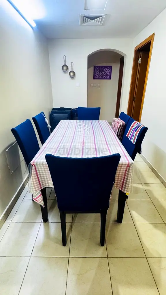 Beautiful Dining Table with Chairs | dubizzle Dubai