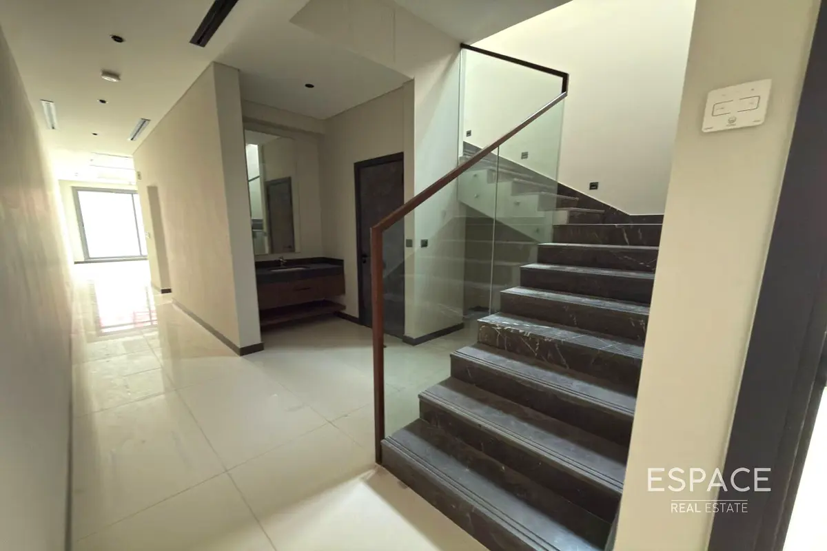 Villa: Modern | Vacant | Bright | dubizzle Dubai