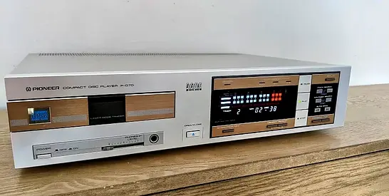 Classifieds: Highend pioneer blue line CD player | dubizzle Dubai