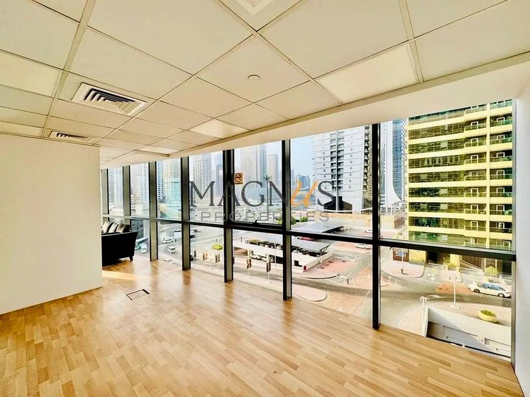 Office: CORNER BRIGHT OFFICE | WITH BALCONY| NEXT TO METRO | dubizzle Dubai