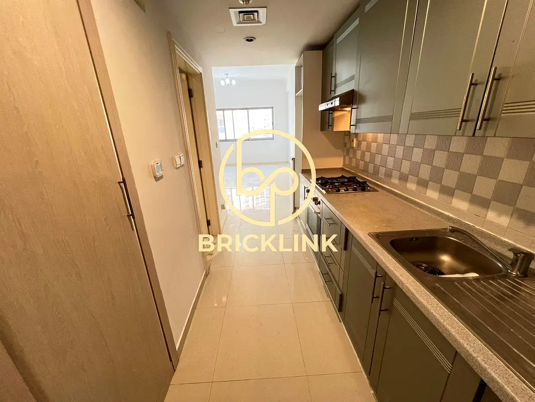 Apartment: CHILLER FREE | SPACIOUS STUDIO | CLOSE TO METR0 STATION ...