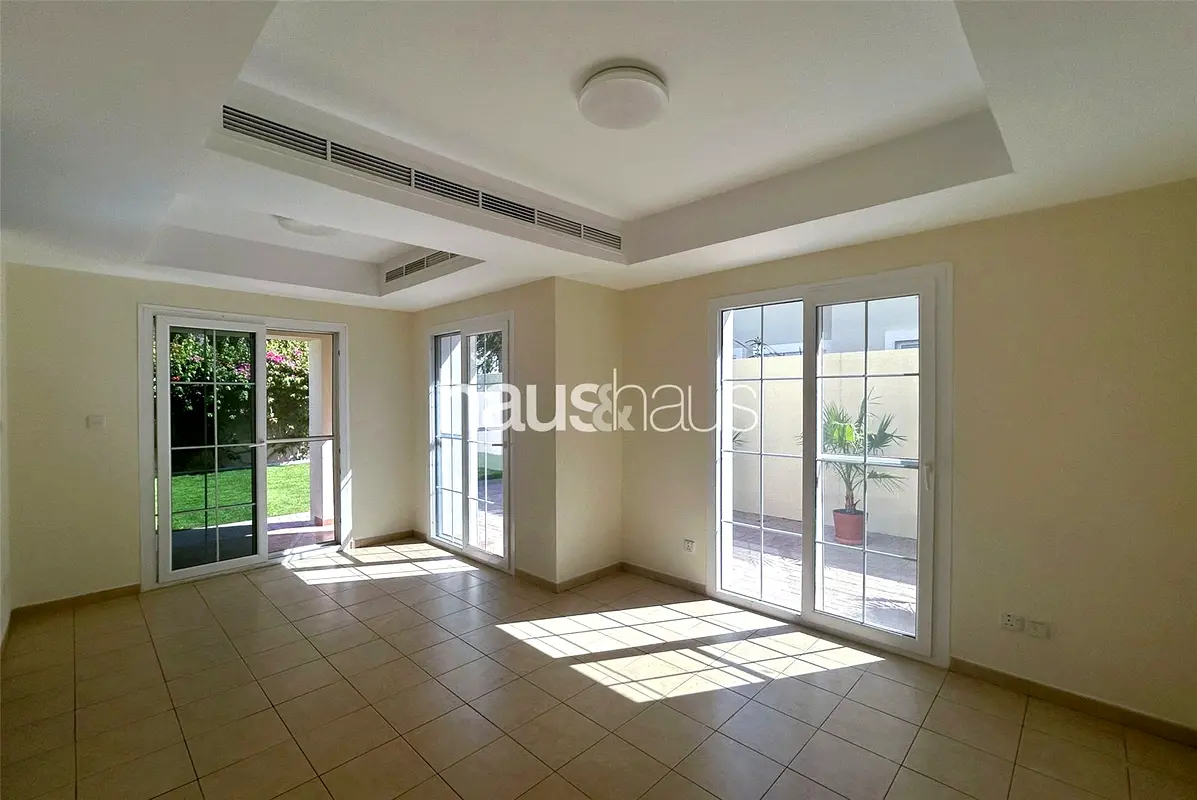 Villa: Cosy Villa | Wrapped Kitchen | Single Row | Study | dubizzle Dubai