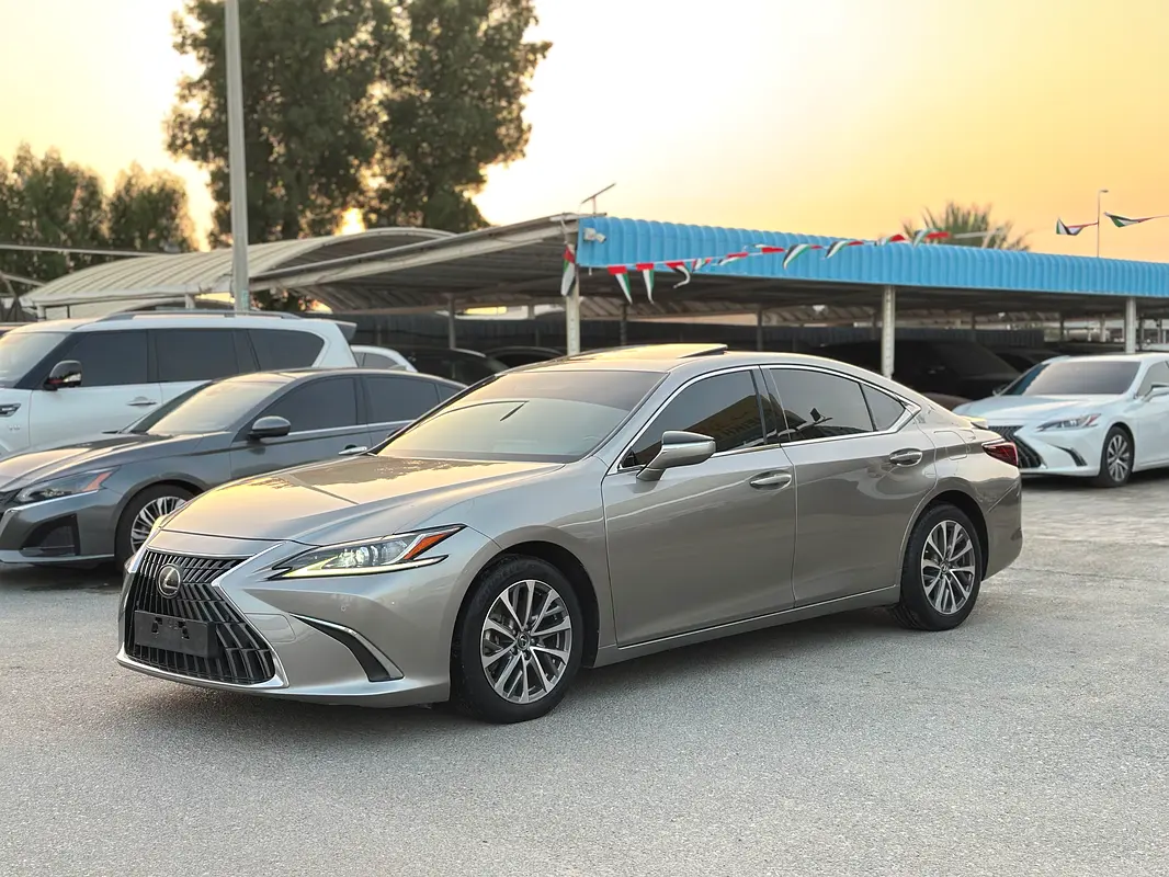 Lexus Es 300h hybrid GCC model 2023 Full option | dubizzle Ajman