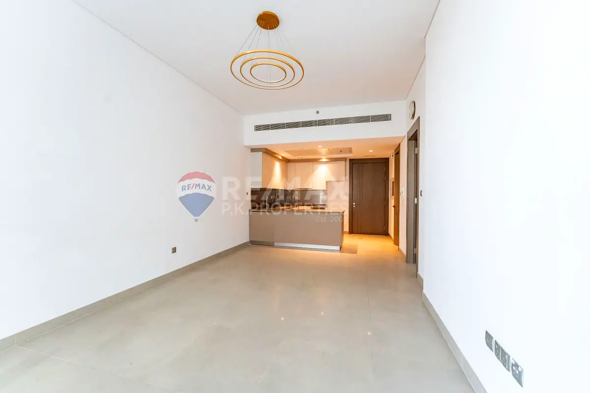 Apartment: Huge Size | Nr Circle Mall | Vacant | High Finish | dubizzle ...