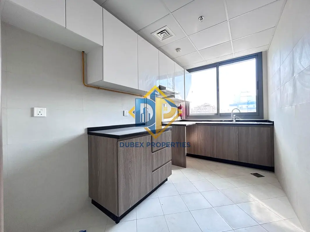 Apartment: Spacious 1 Bedroom Apartment with Closed Kitchen & Balcony ...