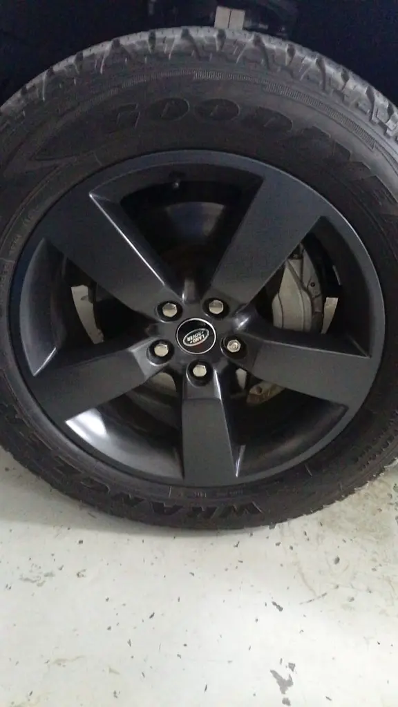 Land Rover Defender OEM 5 Wheels Tyres | dubizzle
