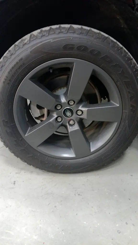 Land Rover Defender OEM 5 Wheels Tyres | dubizzle