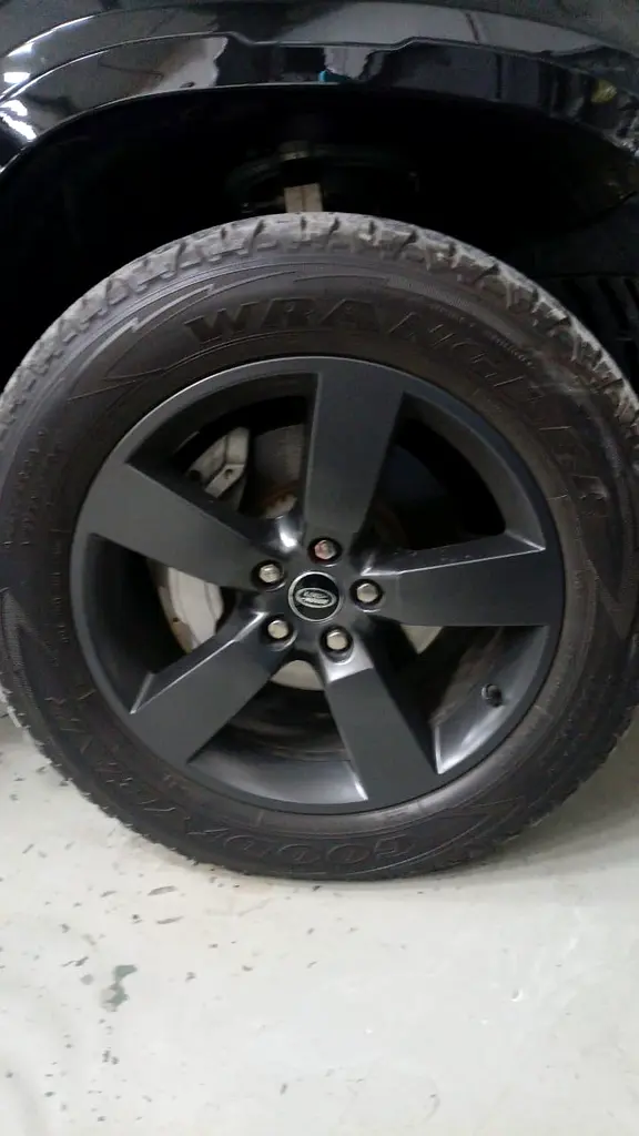 Land Rover Defender OEM 5 Wheels Tyres | dubizzle