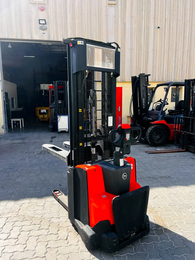 BT Stacker 4.7M lift height | dubizzle