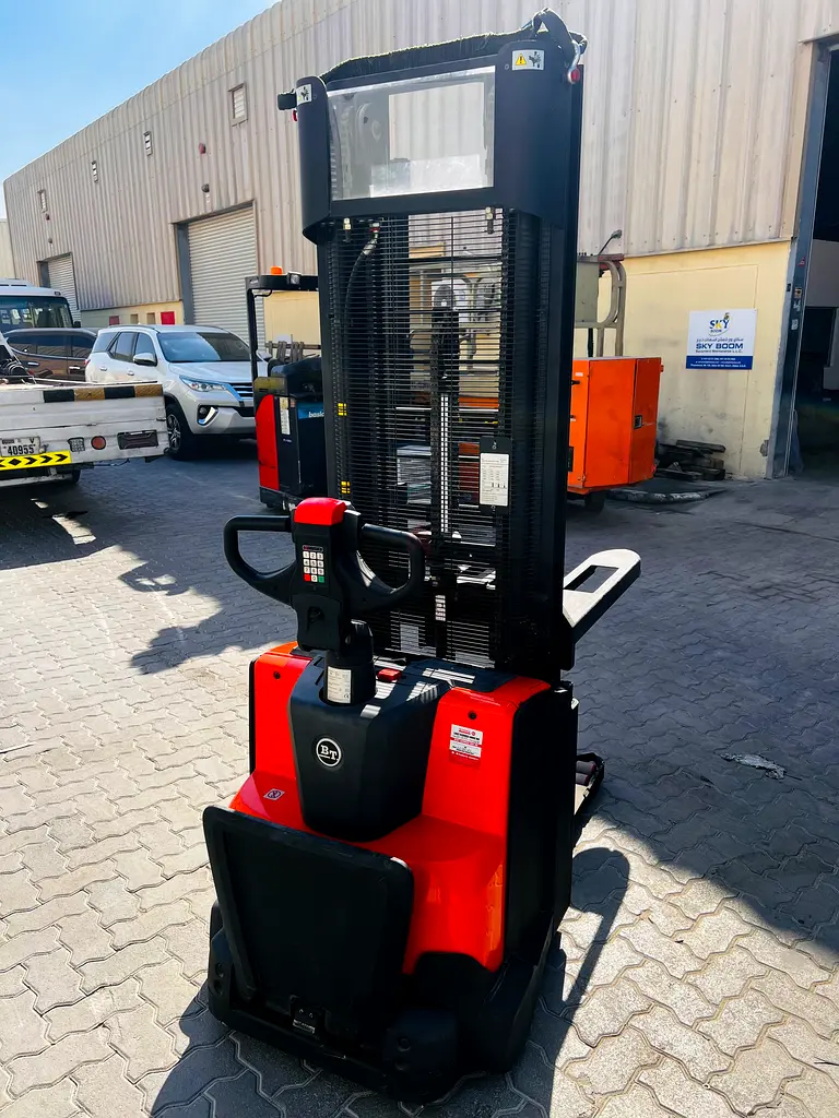 BT Stacker 4.7M lift height | dubizzle
