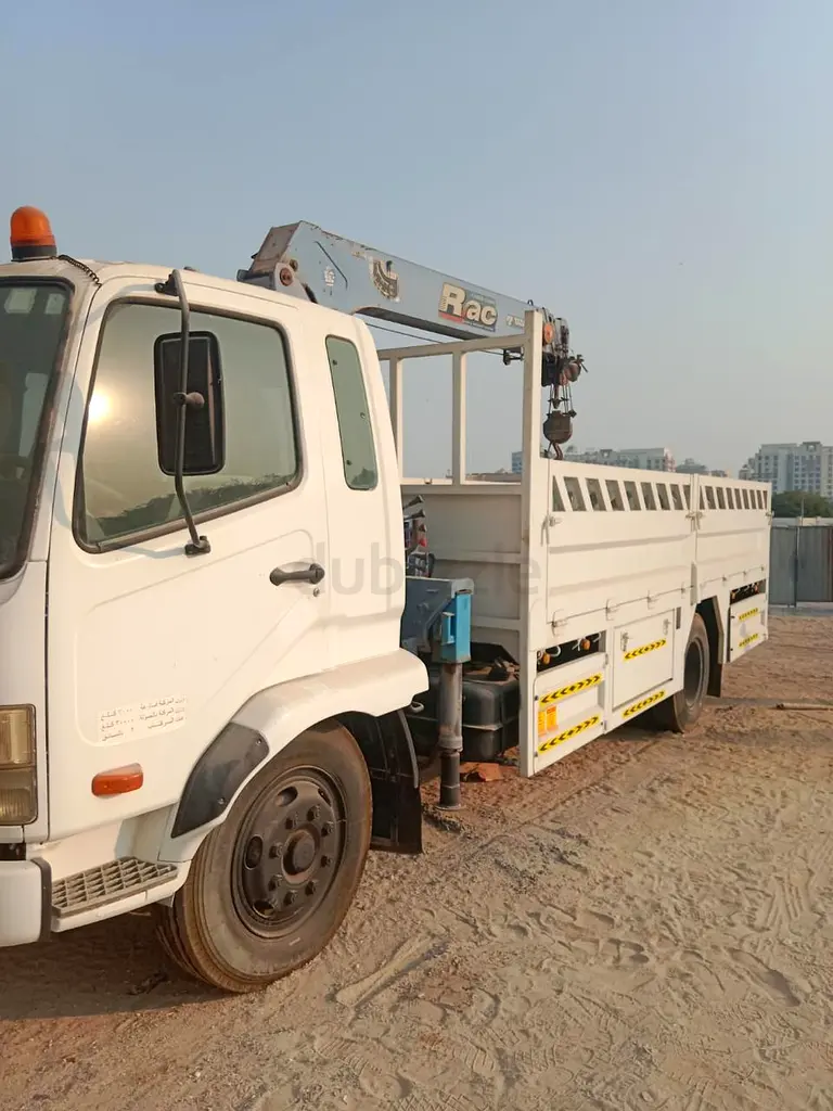 PICK UP 7 TON WITH CRAIN | dubizzle