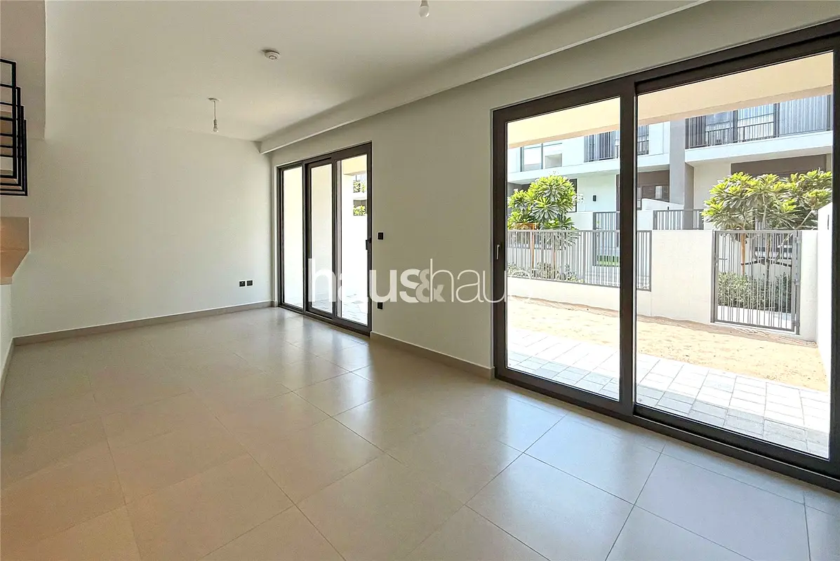 Townhouse: Exclusive | Upgraded | Internal | Premium Location ...