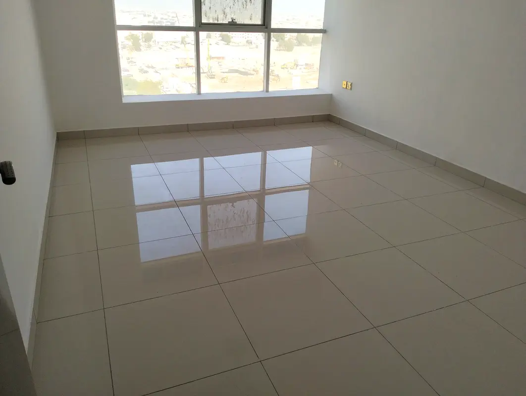 Shop: SHARJAH CITY CENTRE NEAR SUBWAY BIG SHOP AVAILABLE MEZINEN FLOOR ...