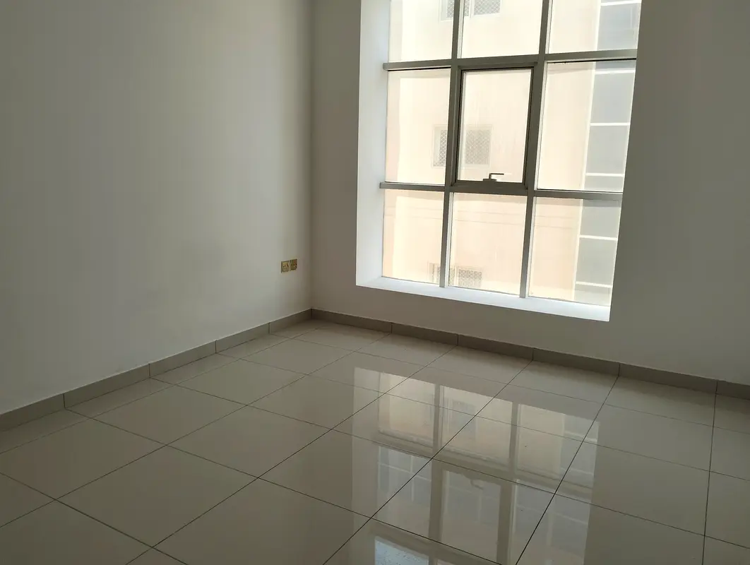 Shop: SHARJAH CITY CENTRE NEAR SUBWAY BIG SHOP AVAILABLE MEZINEN FLOOR ...